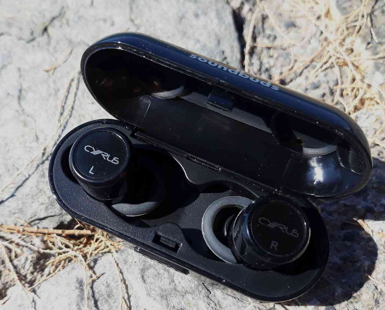 Test: CYRUS soundBuds - Knopf im Ohr - Mobile Bluetooth-Kopfhörer ...