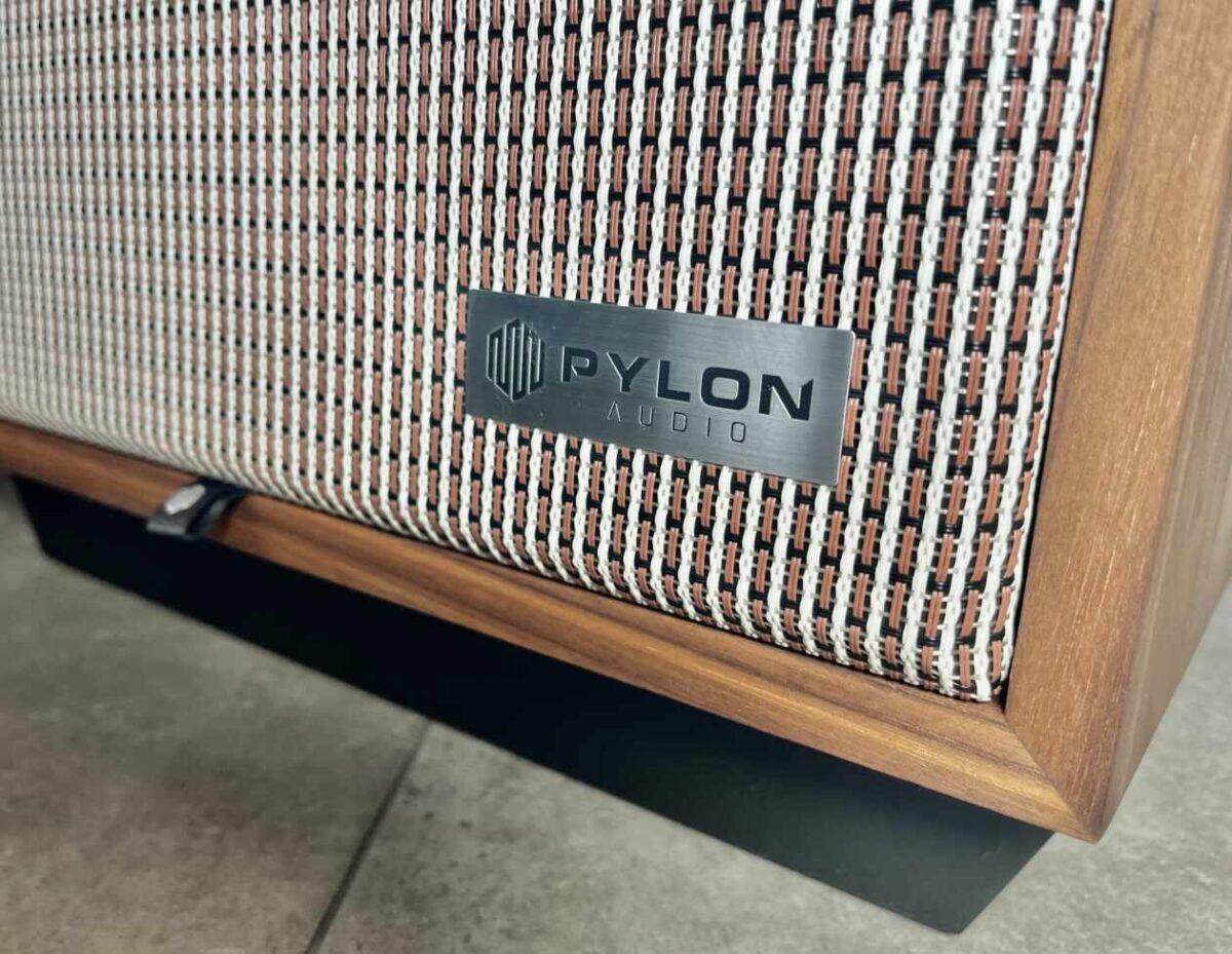 Test: Kompakter Lautsprecher im Retro-Look - Pylon Audio Jade Twenty ...